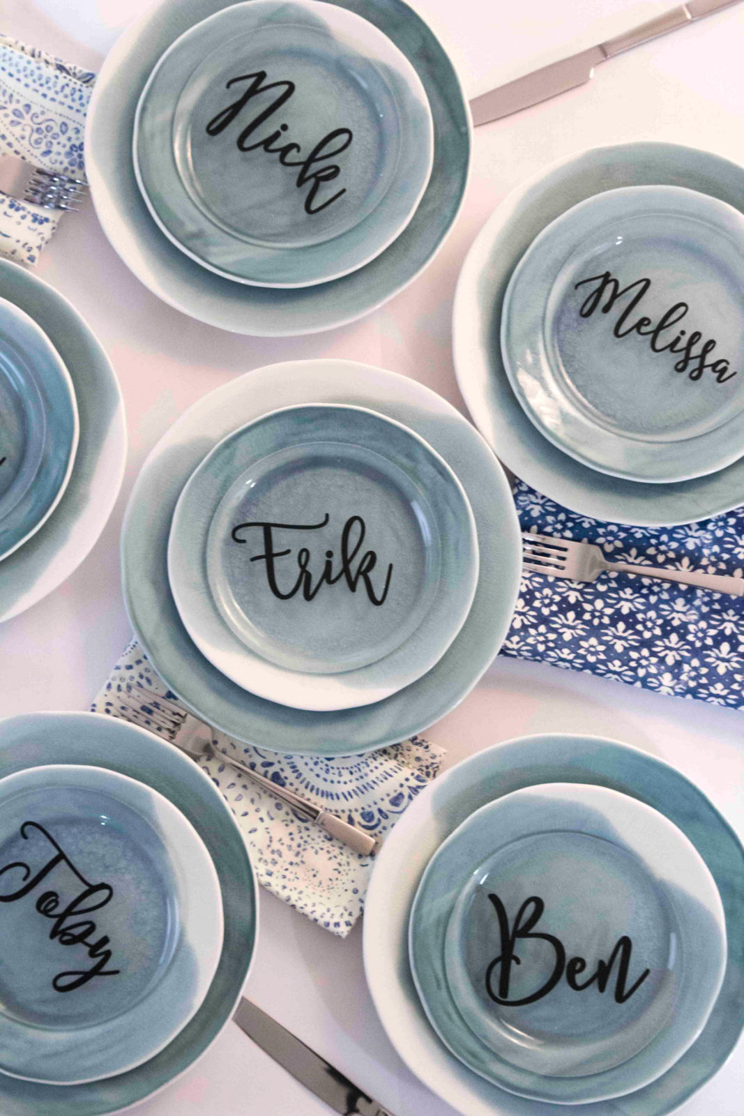 How to Make DIY Name Place Cards - The Holiday Mama