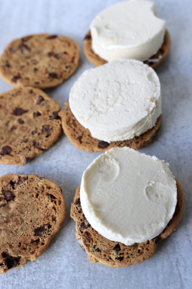 How to Make an Ice Cream Cookie Sandwich in Two Minutes - The Holiday Mama